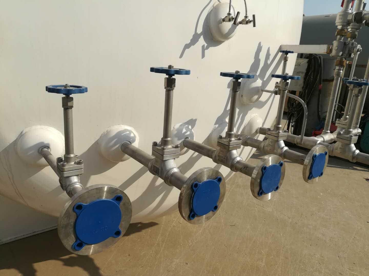 LNG Storage Tanks